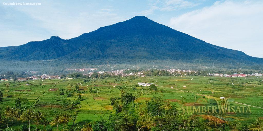 Biaya Harga Tiket Masuk Gunung Ciremai Terbaru Hari Ini 2025 - Sumberwisata